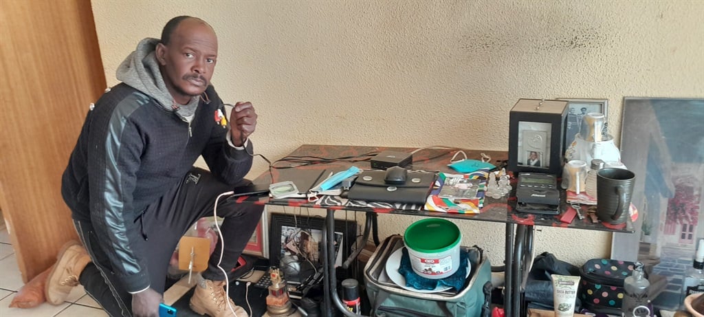 2 thieves return stolen laptop and 2 TVs after their victim reported ...