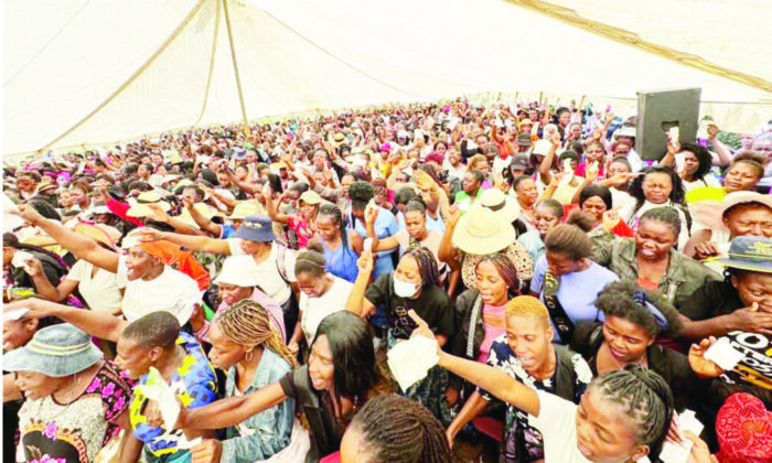 Over 1,000 single women gather in Hatfield, Harare for a prayer session ...